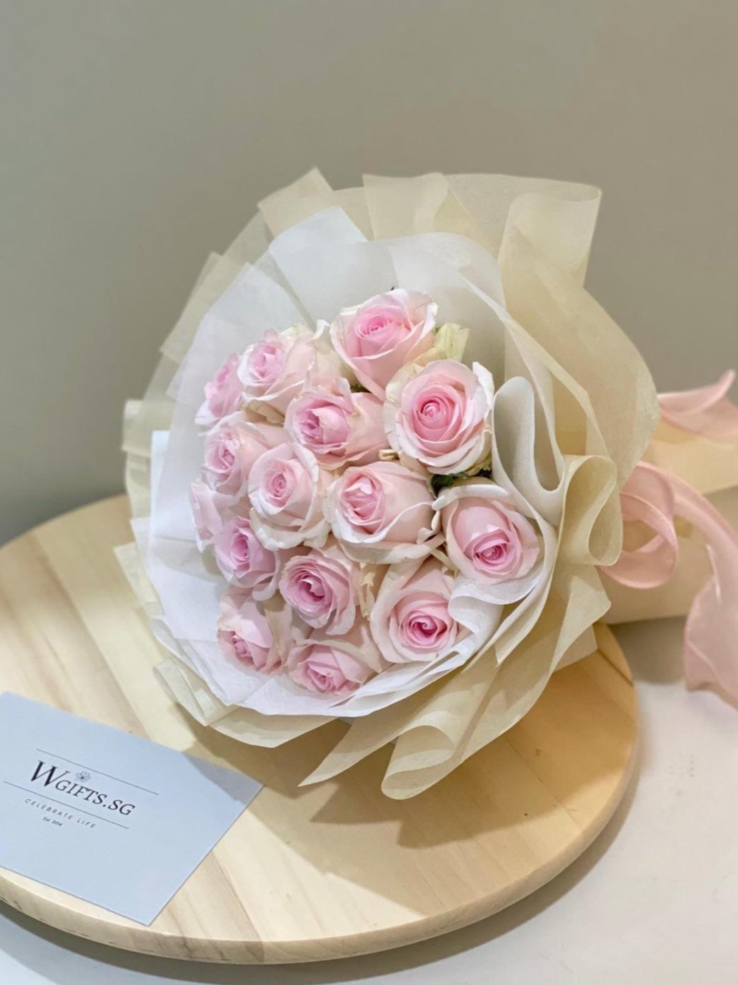 Signature Round Roses Bouquet - 15 Roses – www.wgifts.sg