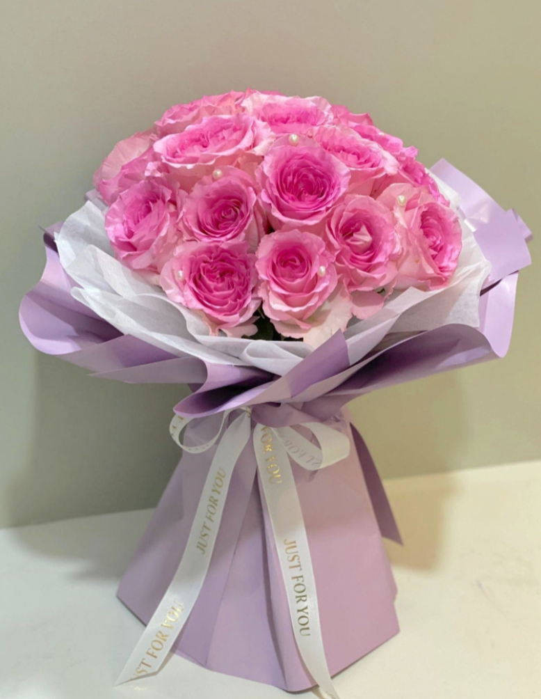 Signature Round Roses Bouquet - 20 Roses – www.wgifts.sg