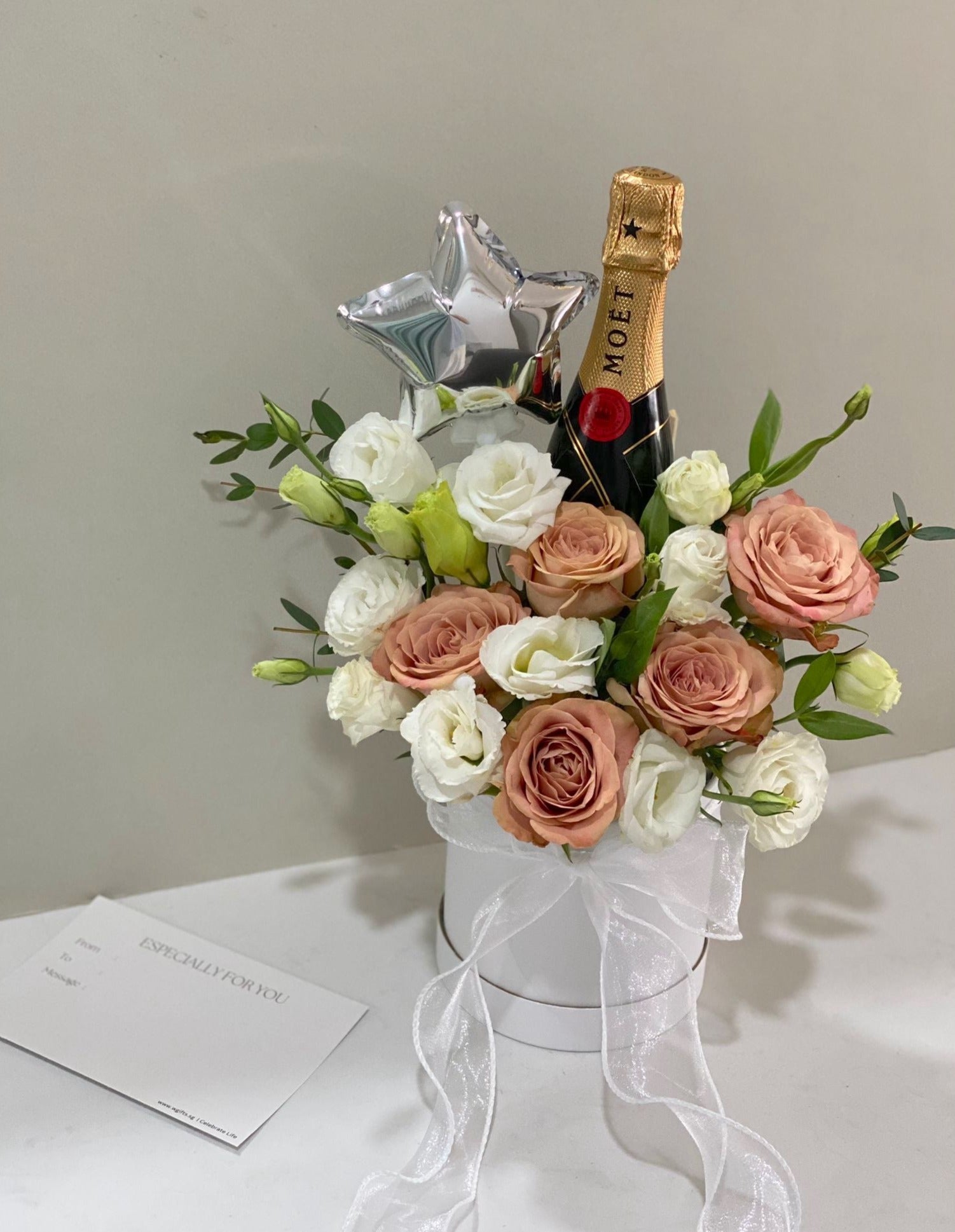 Deluxe Surprise Bloom Box - Champagne – www.wgifts.sg